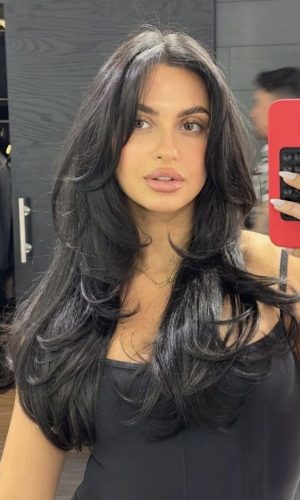 Top 22 Straight Haircut Ideas 2024: Styles for Men & Women, All Lengths