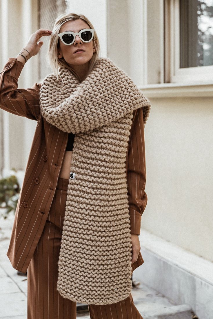 Discover the Latest Scarf Outfit Trends for 2024: Elegant, Versatile ...