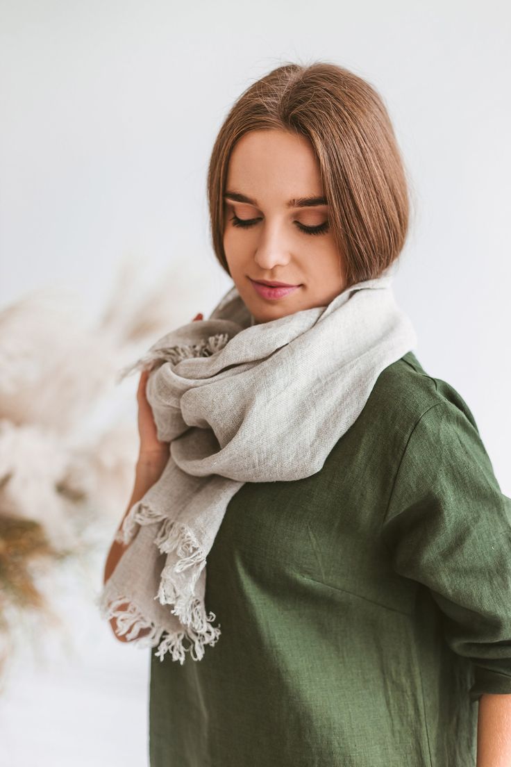 Discover the Latest Scarf Outfit Trends for 2024: Elegant, Versatile ...