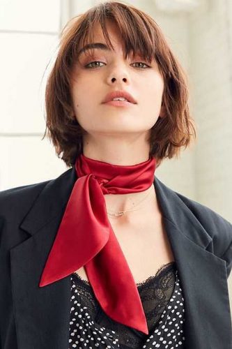 Discover the Latest Scarf Outfit Trends for 2024: Elegant, Versatile ...