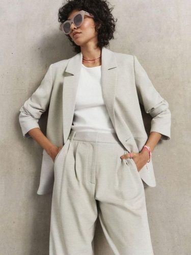 Stylish 2024 Guide: Mastering Humid Weather Outfits for Every Occasion