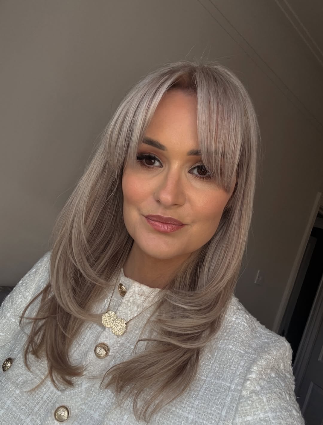 27 Stunning Medium Haircuts with Bangs for 2026
